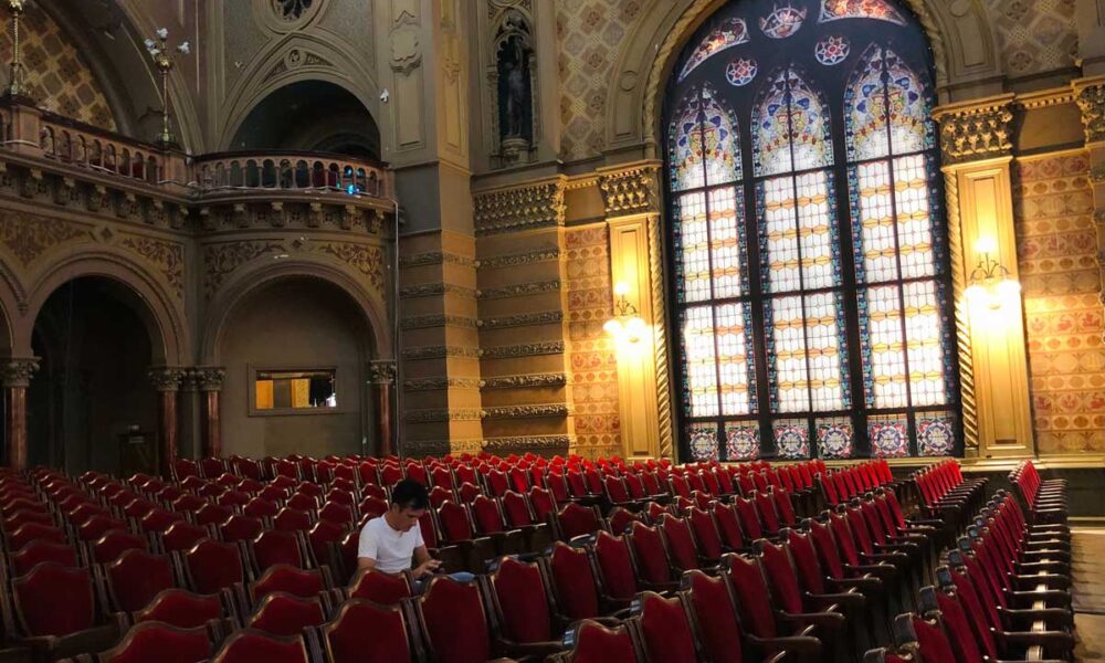 Factors to Consider When Choosing Funeral Chairs for Memorial Services ...