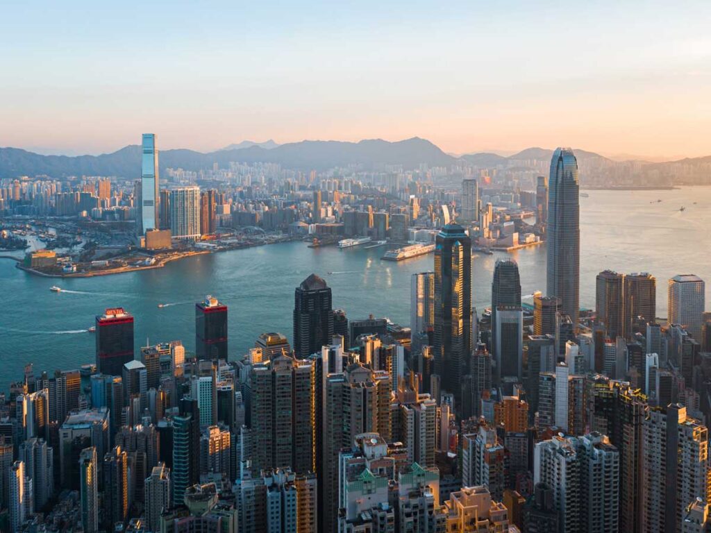 Hong Kong Stocks Fall as Tech Sector Weakens Ahead of China Market ...