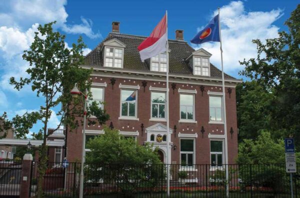The Indonesian-Dutch Diaspora Through a Post-Colonial Lens - Modern ...