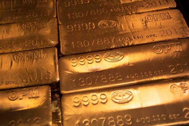 Russia Hits Record $769.1 Billion in Reserves as Gold Prices Surge ...